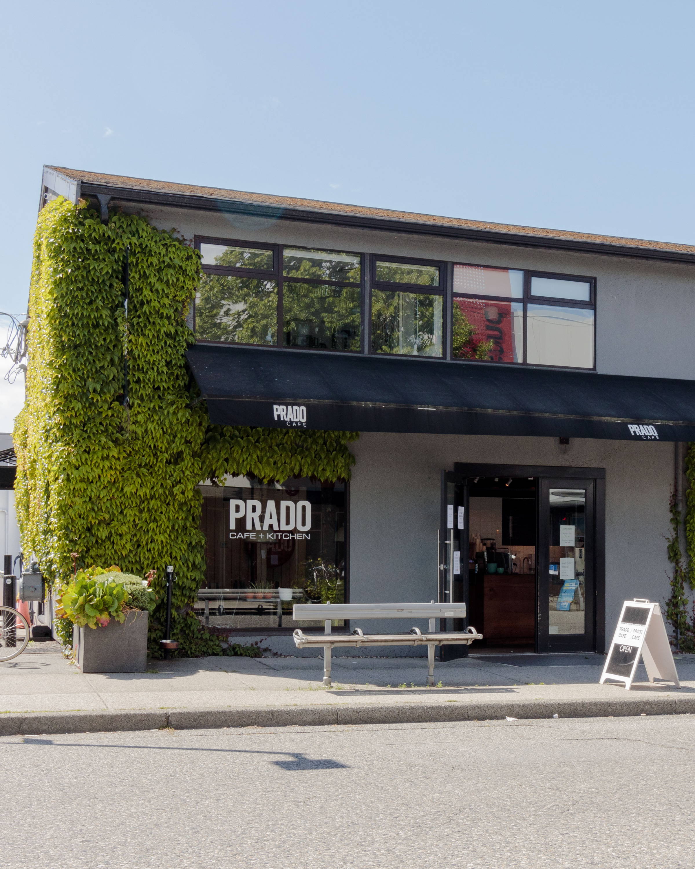 Locations Prado Cafe