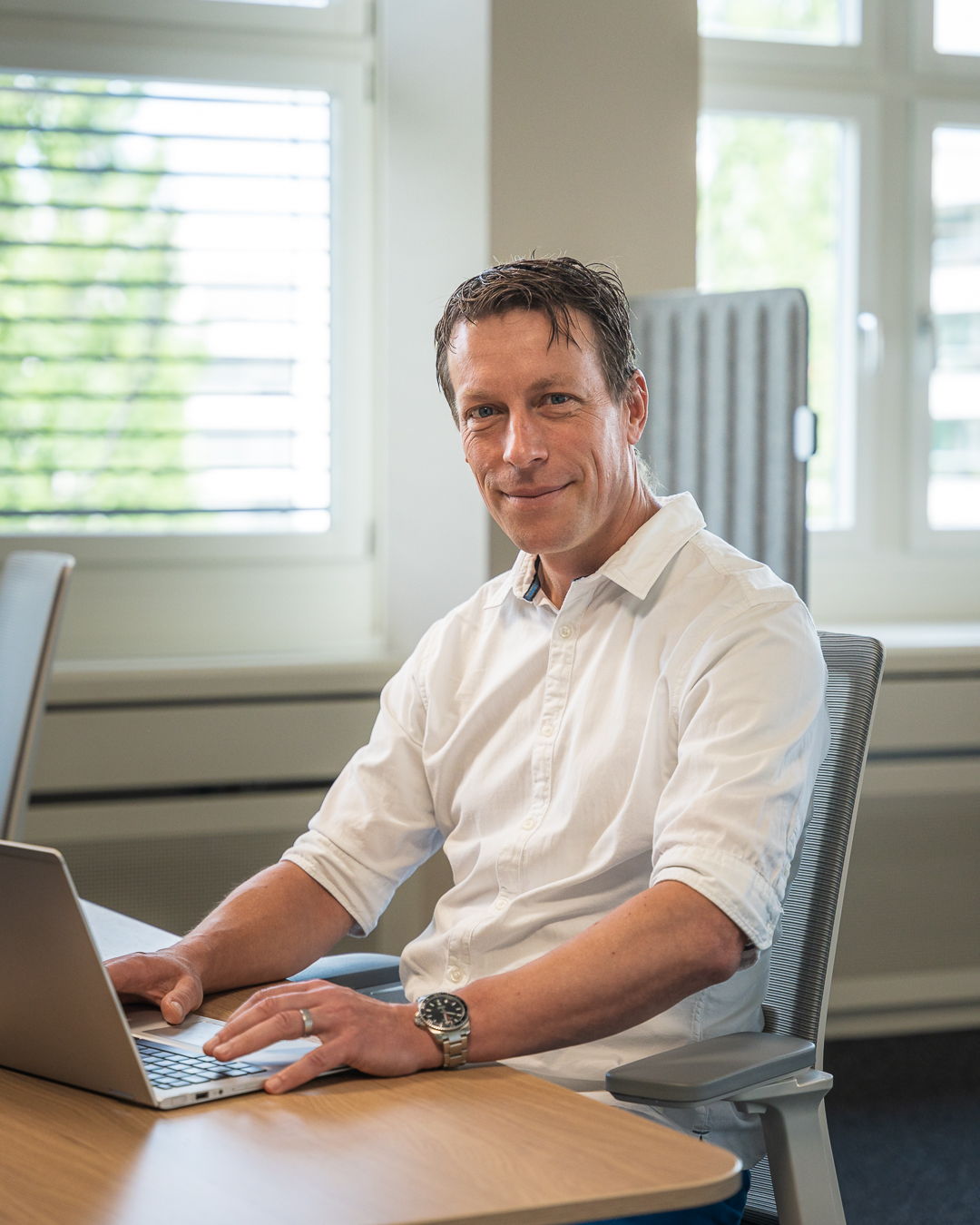 Success Story: Open-plan office furnishing for enersuisse AG - ofinto UK