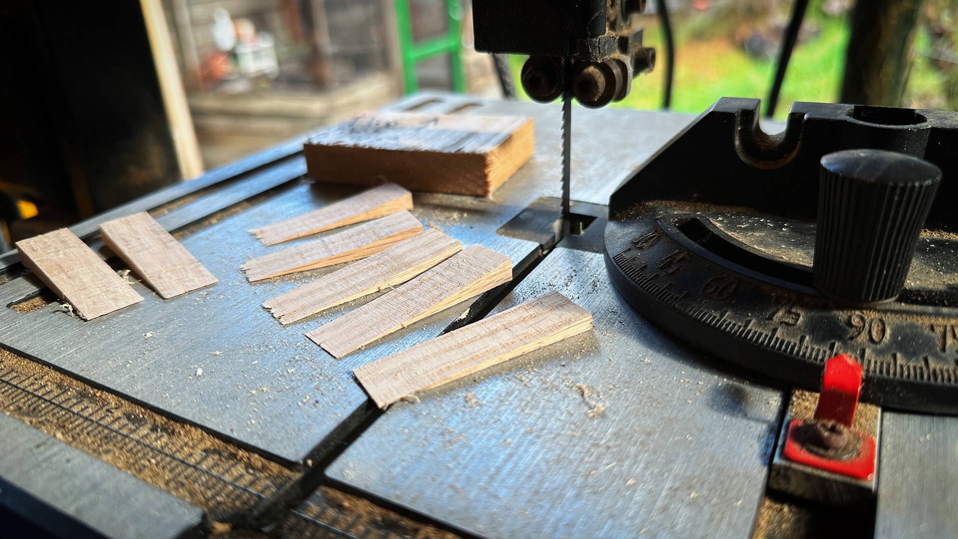 How to Cut Wedges on a Bandsaw the Easy Way (Quick Tip) | Katz-Moses Tools