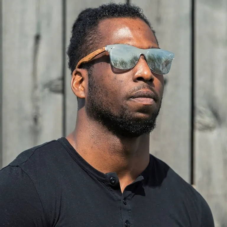 Men Wearing Ray Ban Sunglasses