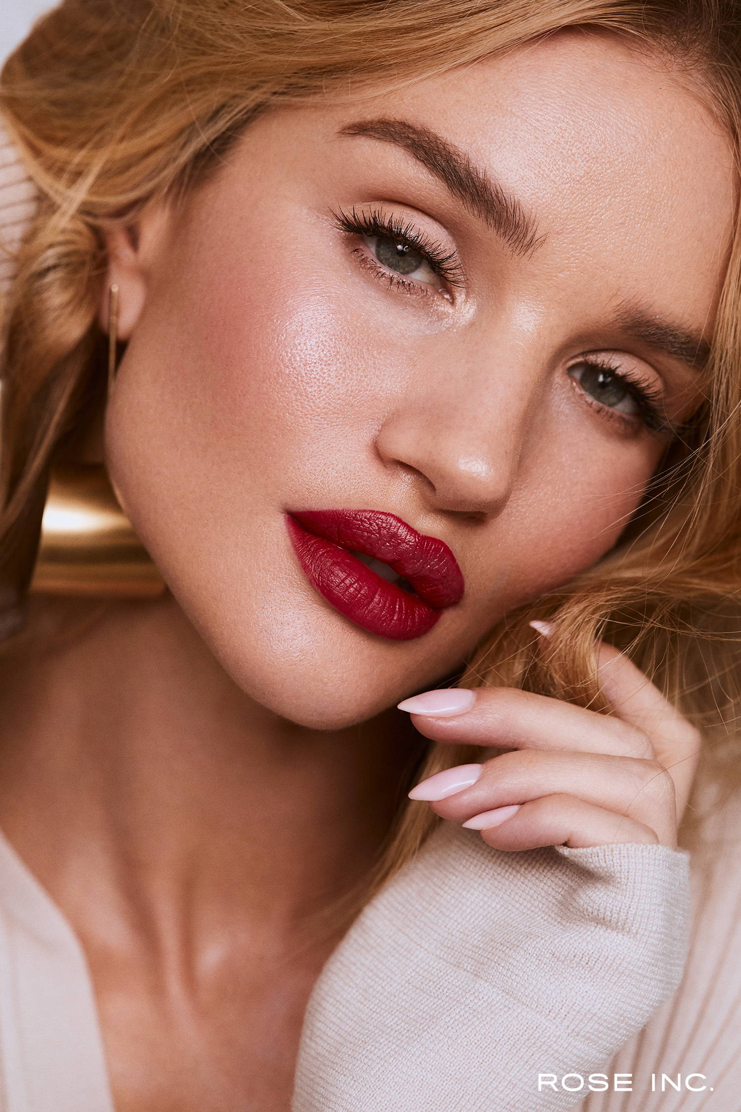 Rosie Huntington Whiteley Red Lips | Lipstutorial.org