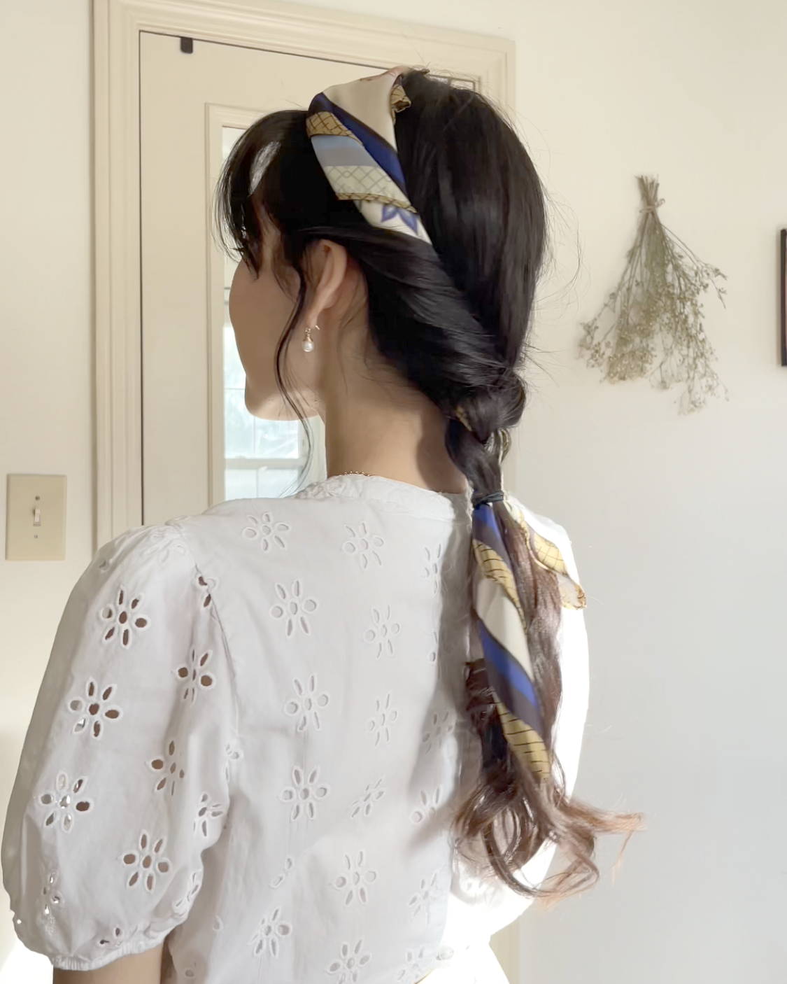 how to tie a french twist scarf knot