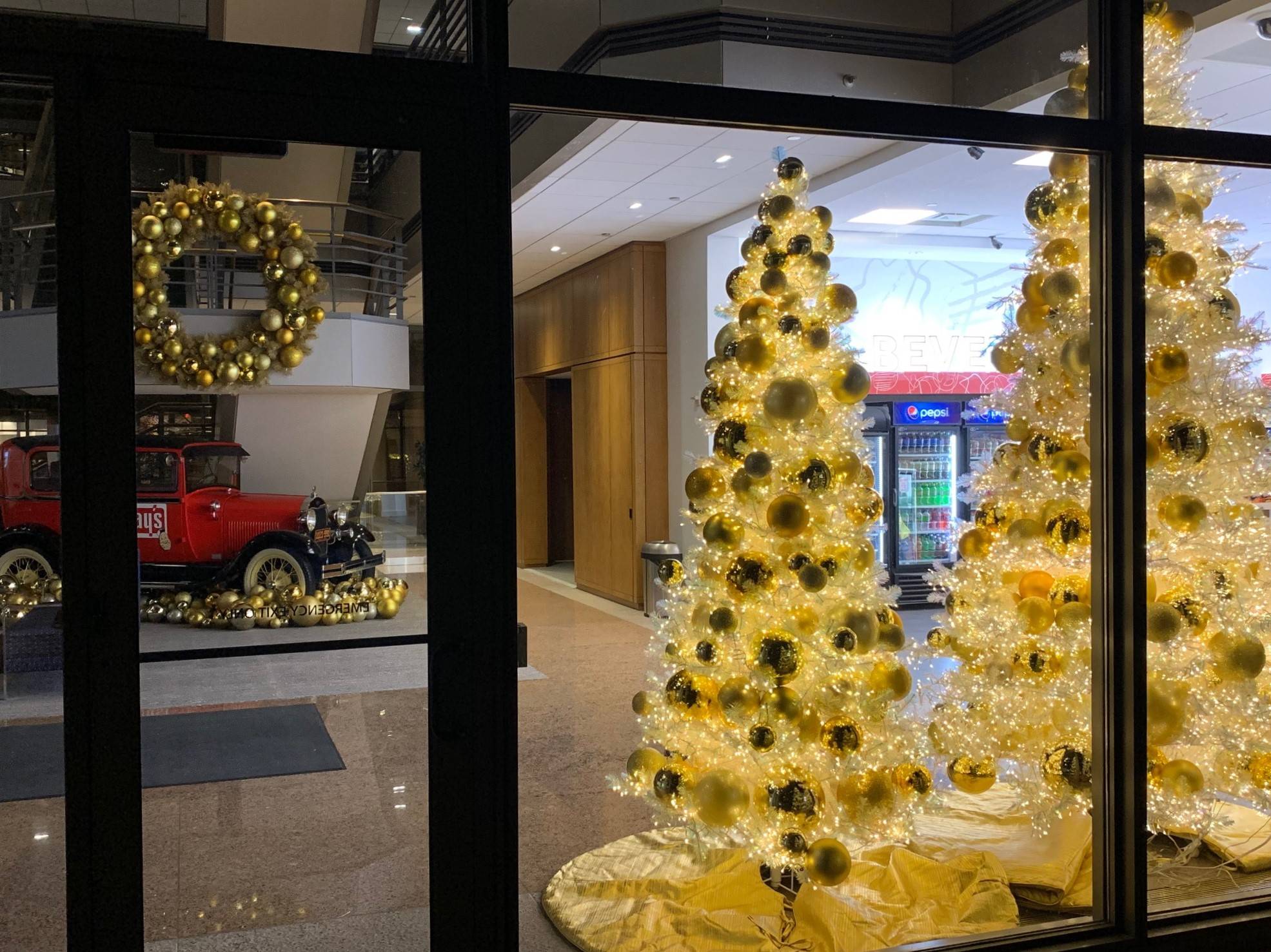 Commercial Design & Decor – Holiday Warehouse