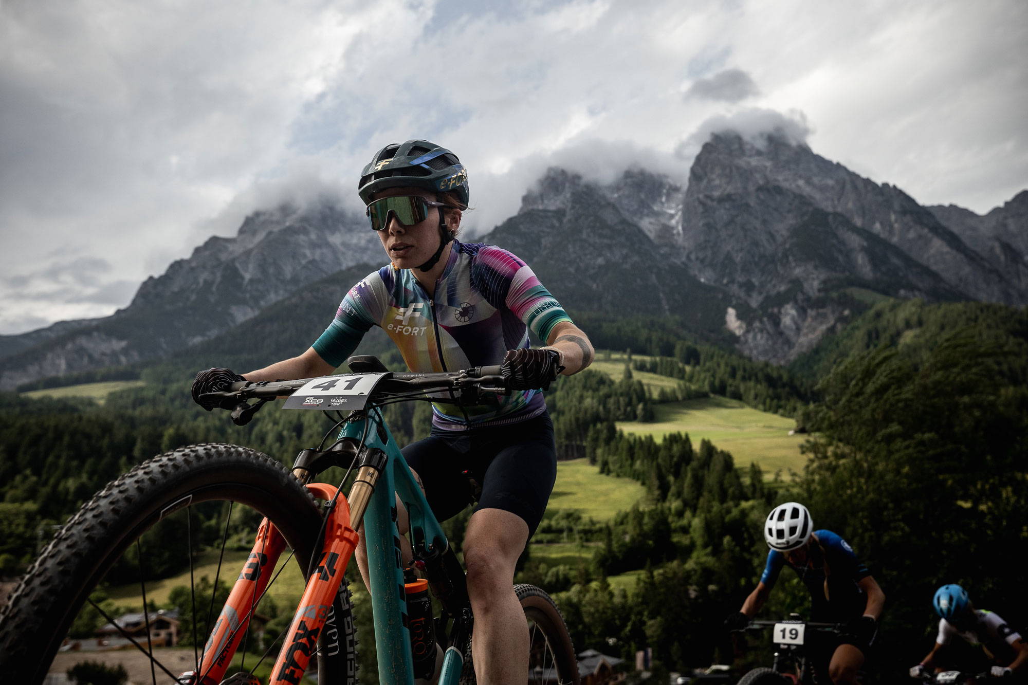 Isla Short's Sub-10kg Yeti ASR - The Lightest Bike on the World Cup ...
