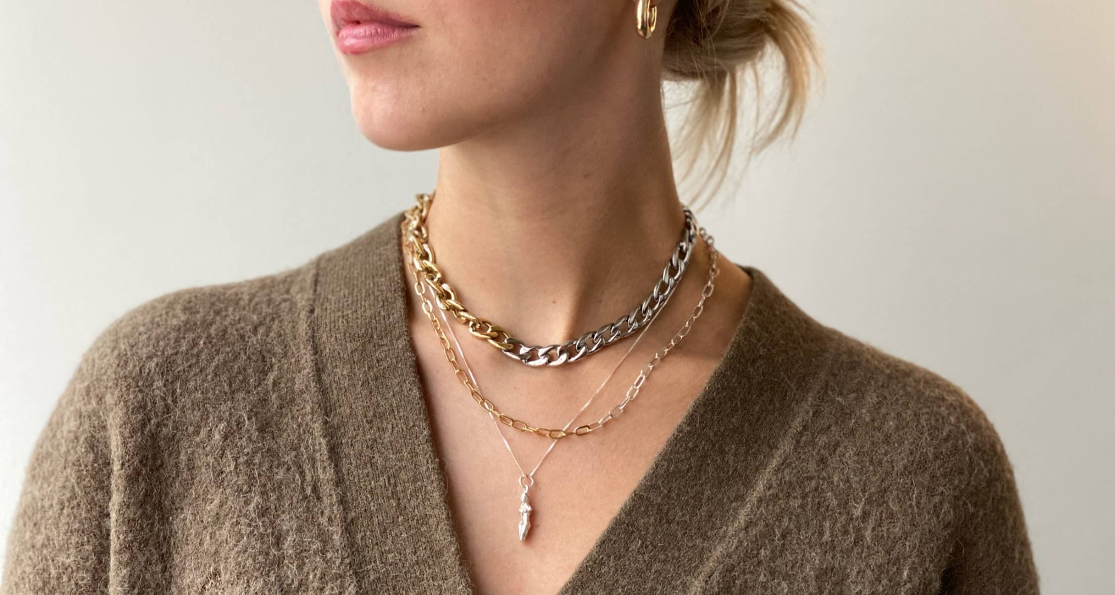 Erfahre jetzt, wie Du den Schmuck-Trend "Ketten-Layering" richtig ...