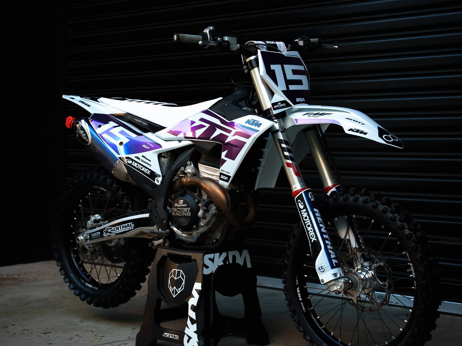 DUSK | A New Era in Dirt Bike Graphics