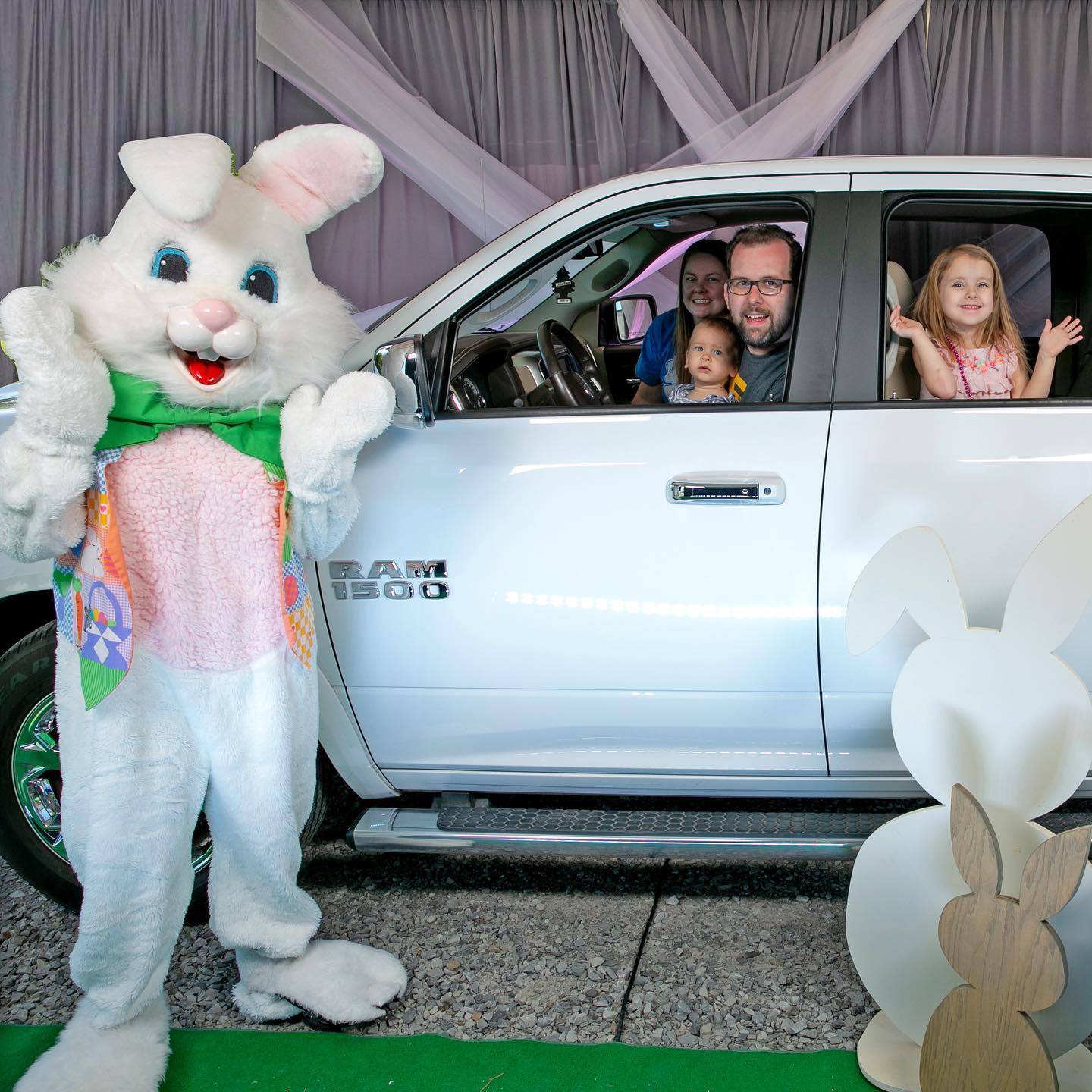 Conway Drive Thru Easter Bunny Photos