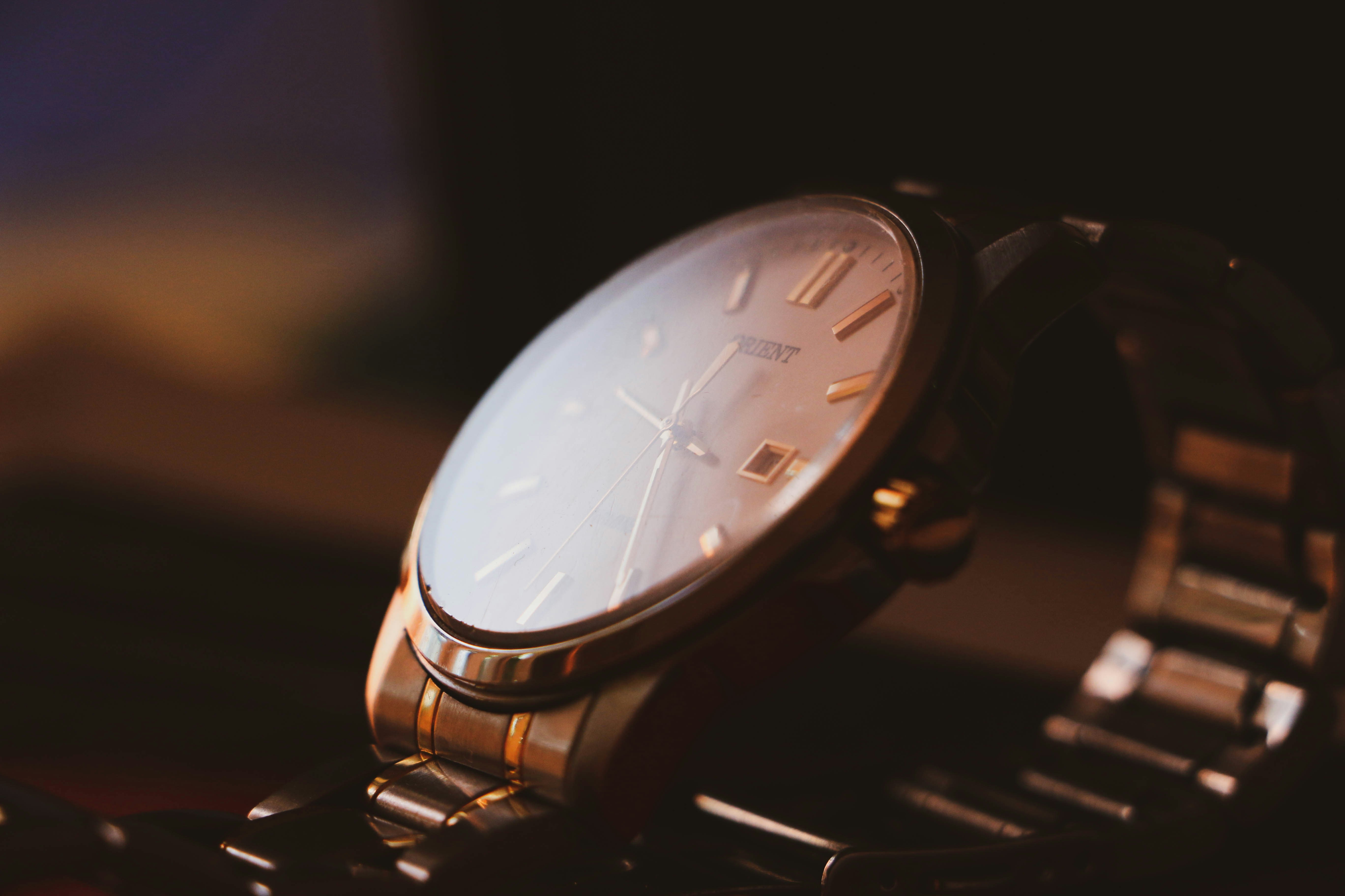 The Hands of Time: Why We Still Wear Analog in a Digital World – Arc ...