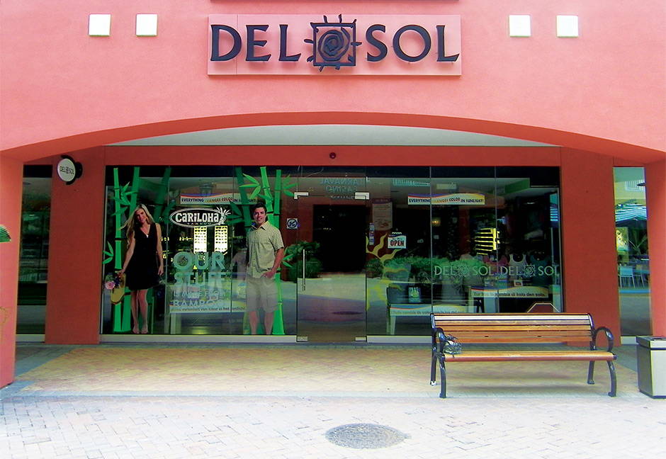 Del Sol Curacao, Renaissance Mall