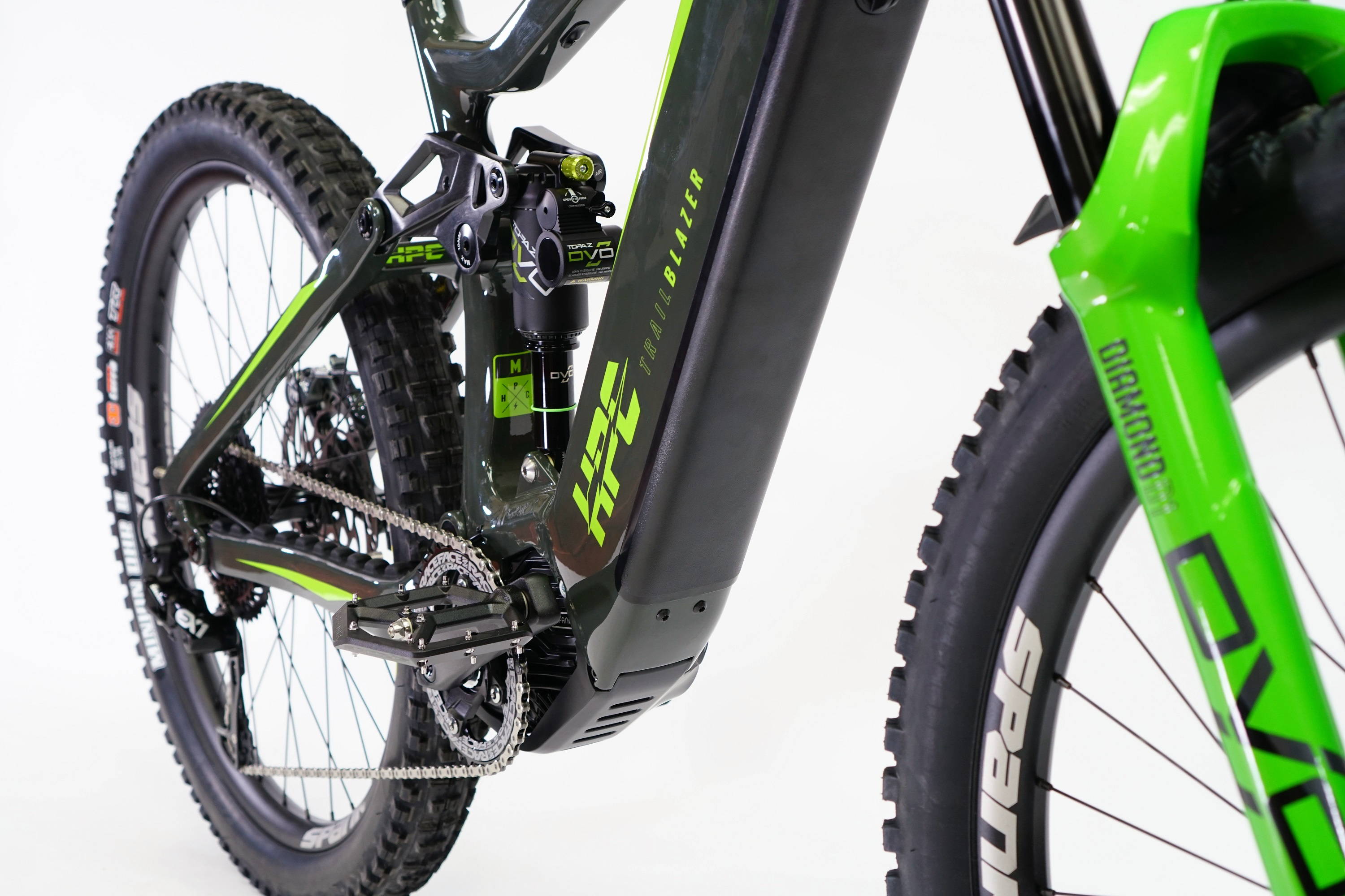 Trailblazer Pro Ultimate handbuilt USA Full Carbon Performance E-bike ...